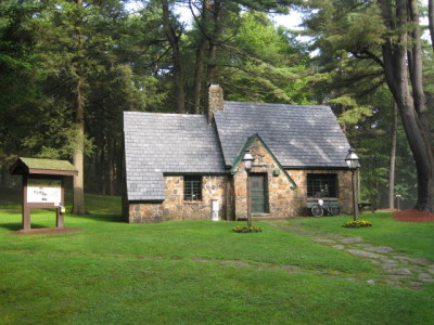 Nature Center | Exploring the Mt. Tom Range and State Reservation